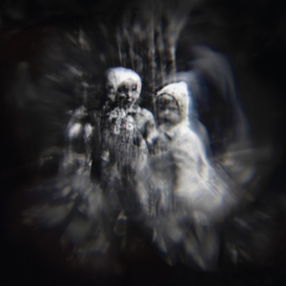 Paavoharju ~ Yön mustia kukkia | a closer listen